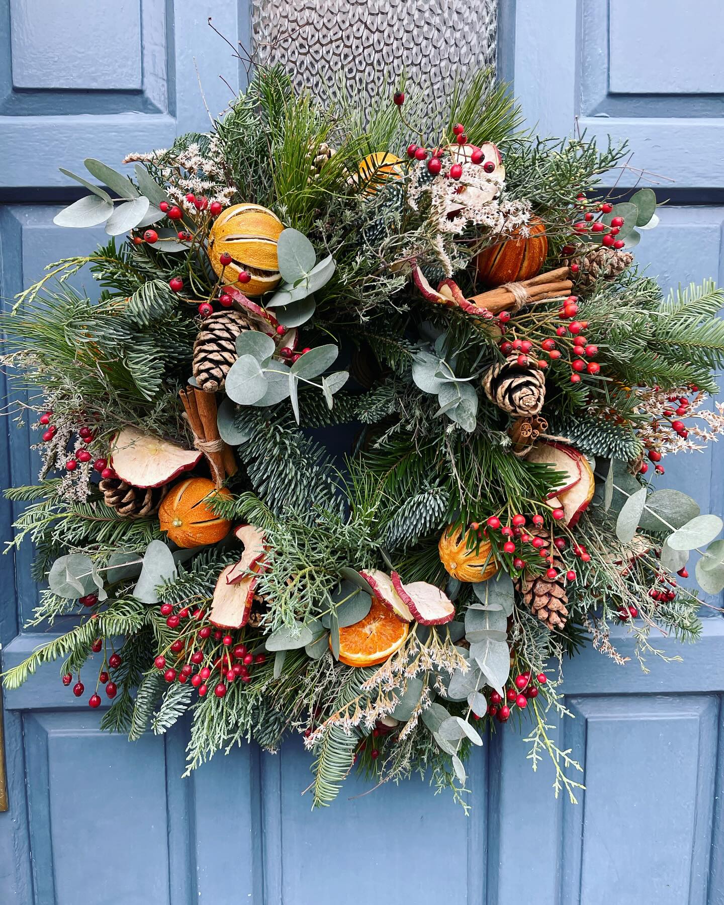 34 Christmas Wreath Ideas to Elevate Your Home Decor - placeideal.com
