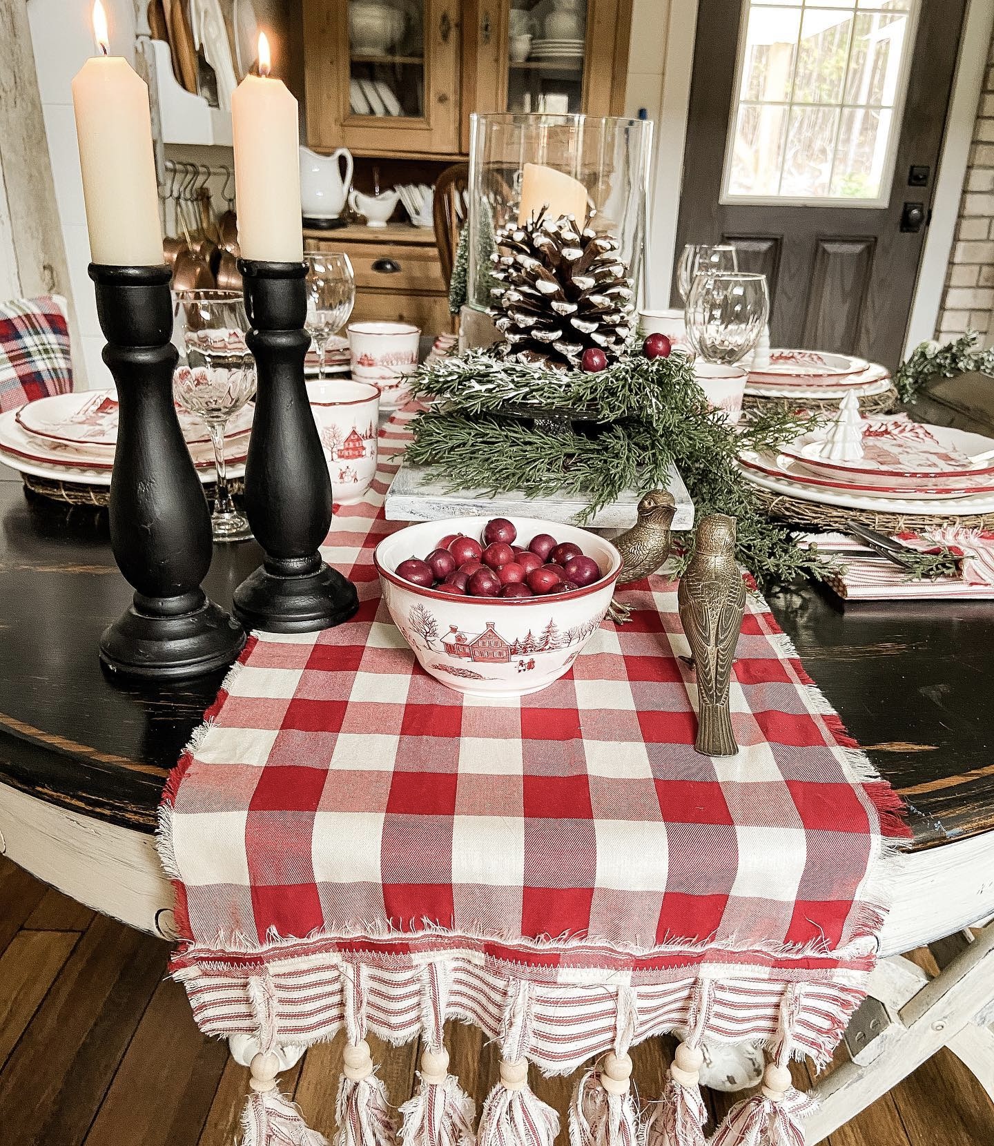 26 Christmas Table Runner Ideas to Transform Your Holiday Table into a ...