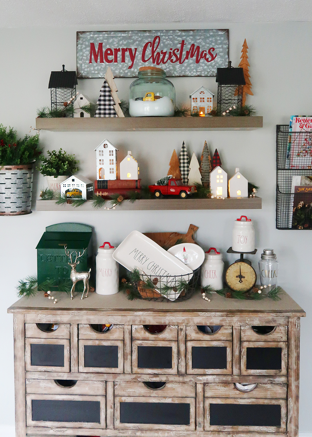 25 Christmas Shelf Decor Ideas to Transform Your Home into a Festive ...