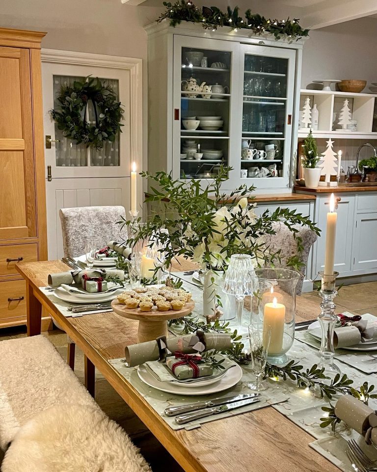 33 Christmas Table Decor Ideas for 2025: Elegant, Festive, and DIY ...