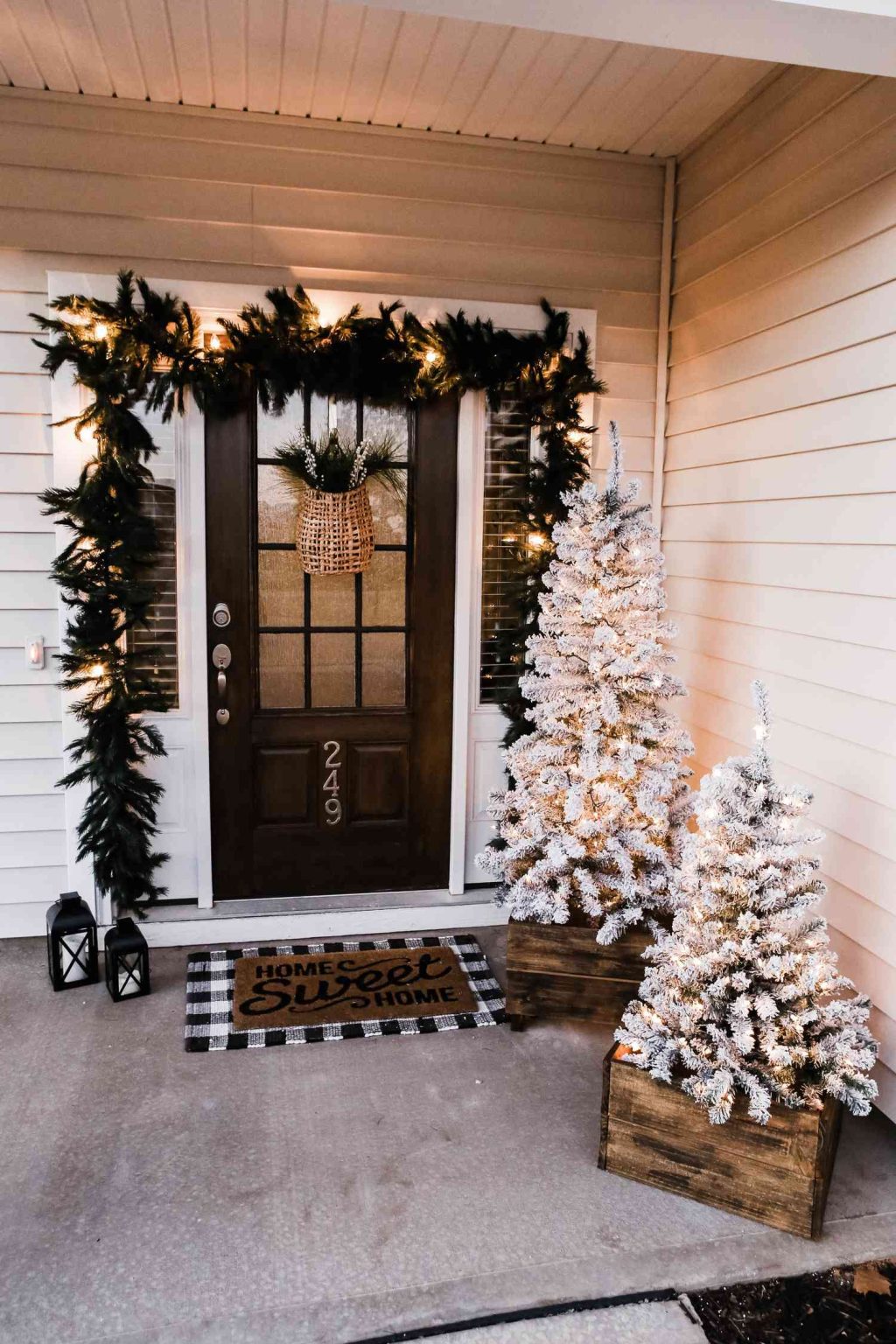 25 Christmas House Exterior Ideas: Classic and Modern Designs to ...