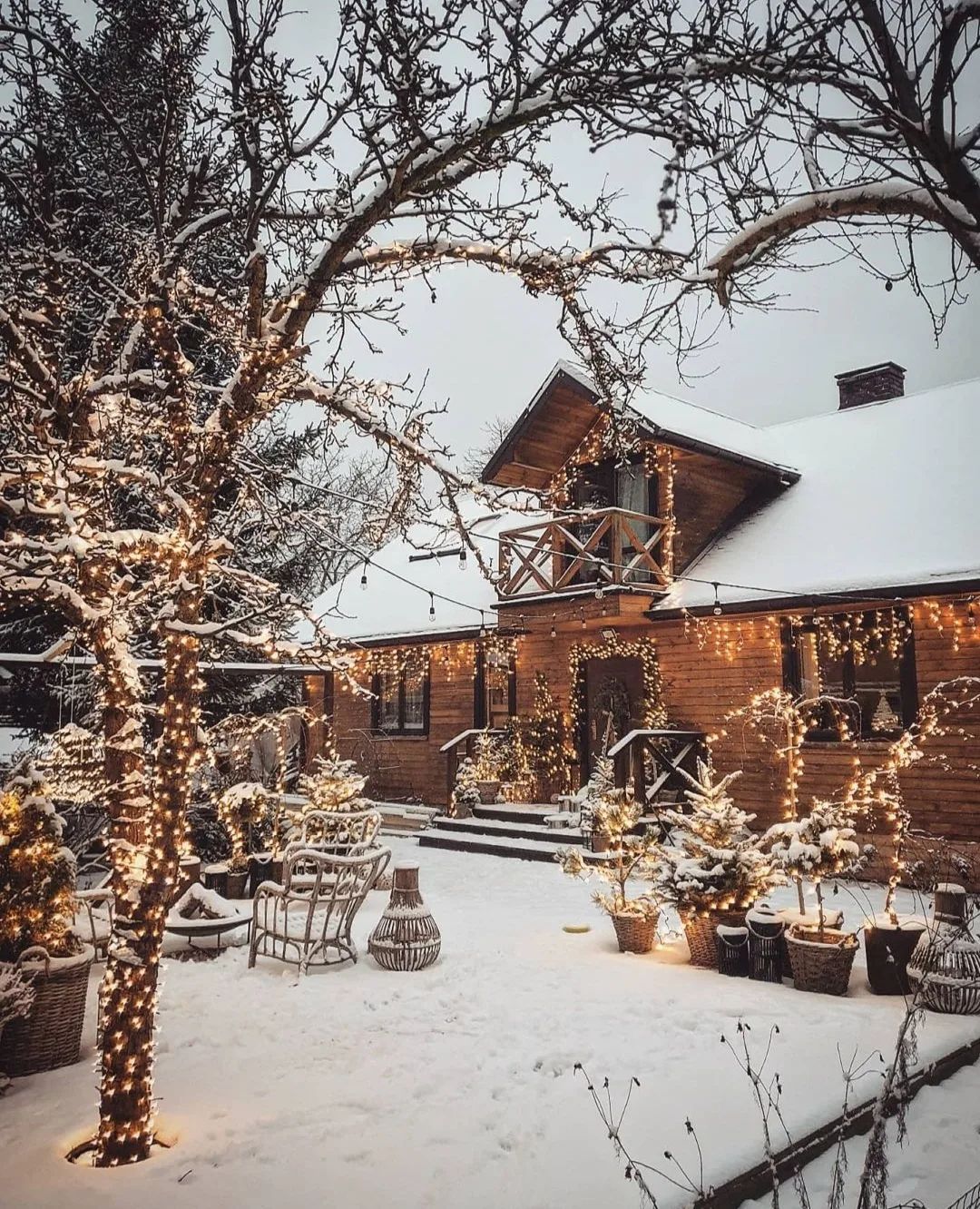 25 Christmas House Exterior Ideas: Classic and Modern Designs to ...