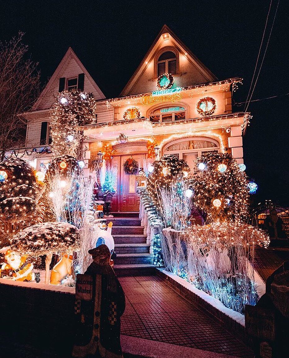 25 Christmas House Exterior Ideas: Classic and Modern Designs to ...