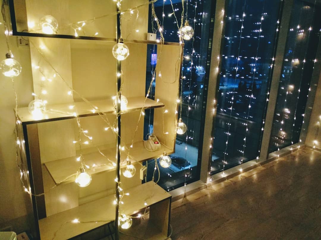 25 Christmas Office Decorations to Transform Your Workspace into a ...