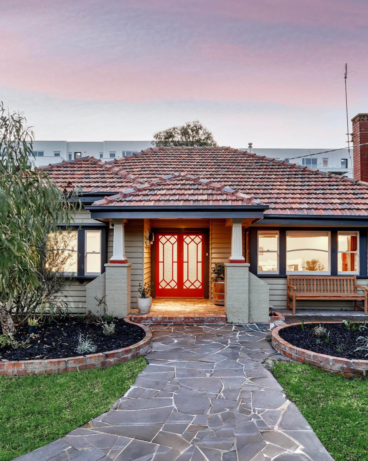 21 Stunning Cape Cod House Exterior Ideas to Enhance Curb Appeal and ...