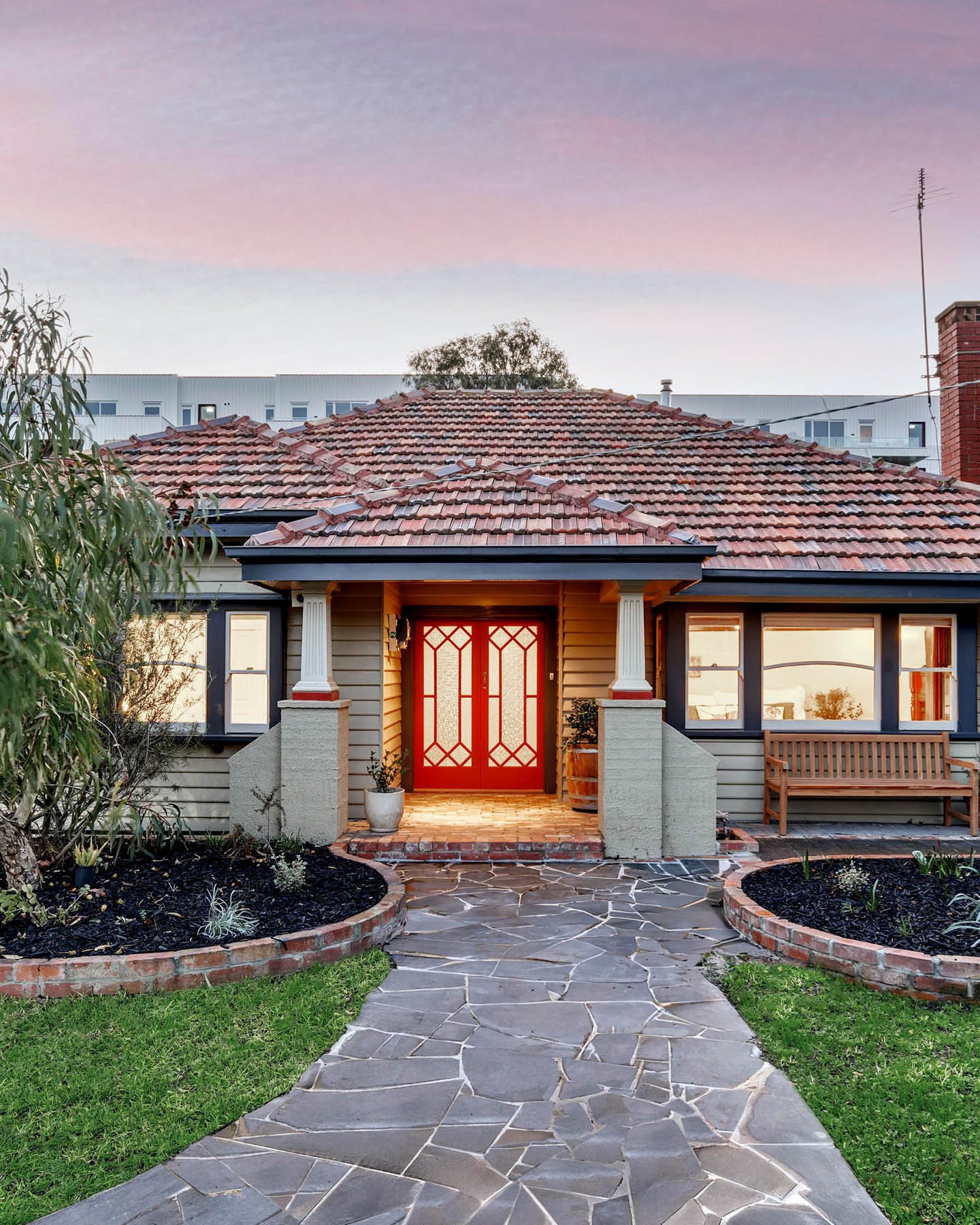 21 Stunning Cape Cod House Exterior Ideas to Enhance Curb Appeal and ...