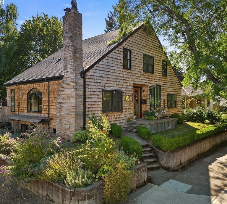 21 Stunning Cape Cod House Exterior Ideas to Enhance Curb Appeal and ...