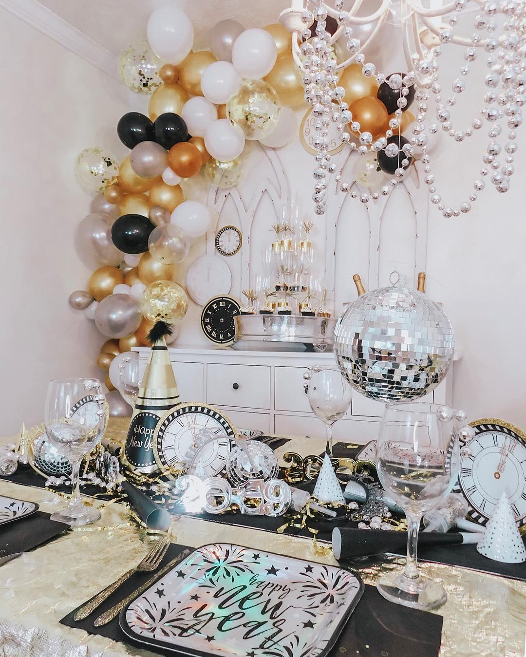 25 Last Minute New Year's Eve Decor Ideas for a Stylish Celebration ...