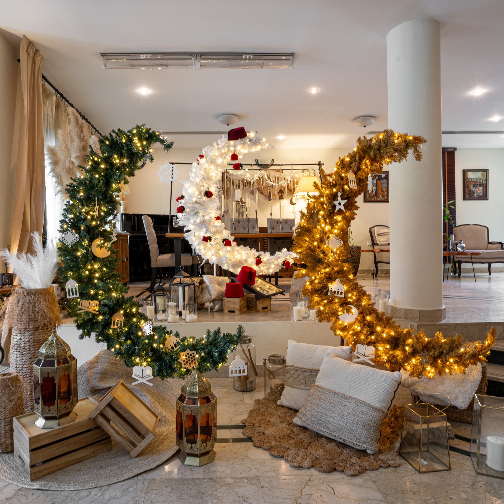 25 Christmas Office Decorations to Transform Your Workspace into a ...