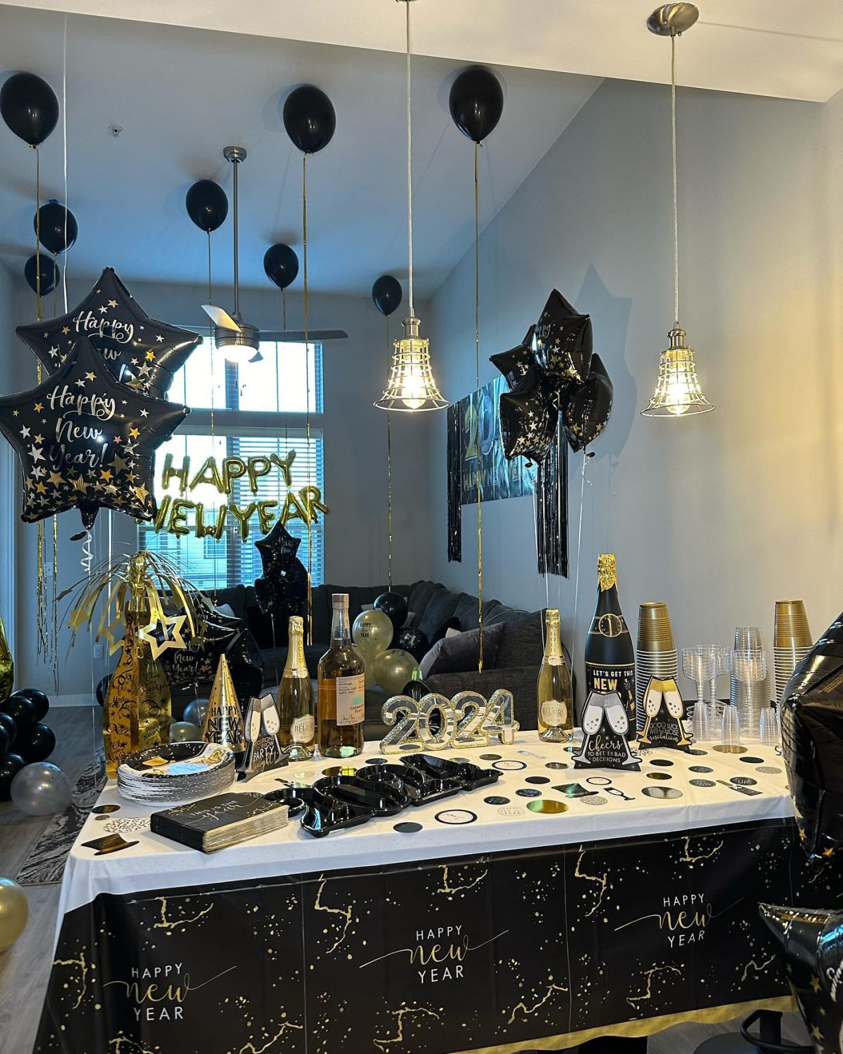 25 Christmas Office Decorations to Transform Your Workspace into a ...