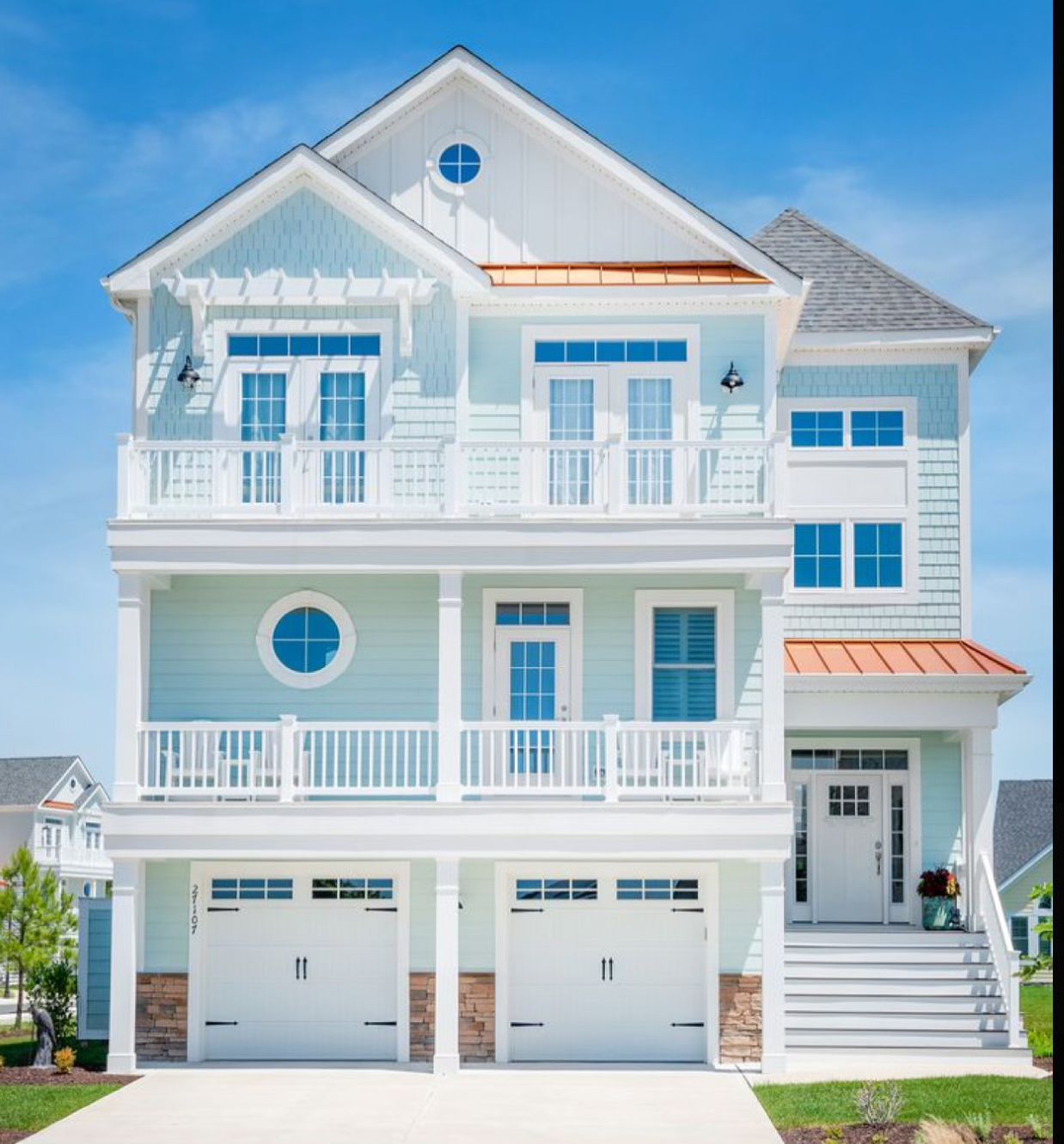 35 Beach House Exterior Ideas That Blend Modern Style with Coastal ...