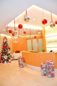 25 Christmas Office Decorations to Transform Your Workspace into a ...