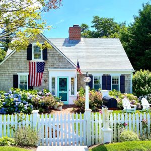 21 Stunning Cape Cod House Exterior Ideas to Enhance Curb Appeal and ...