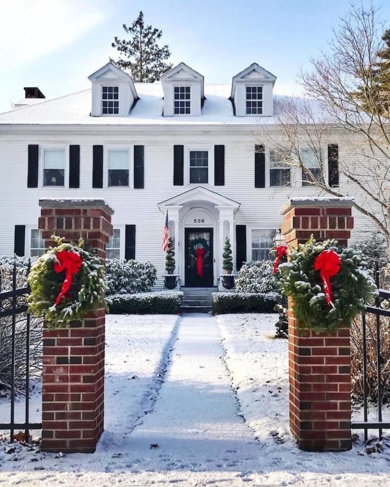 25 Christmas House Exterior Ideas: Classic and Modern Designs to ...