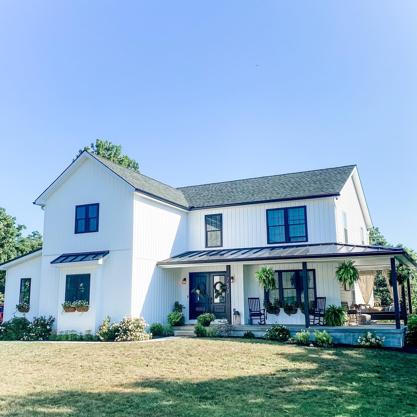 29 Modern Farmhouse Exterior Ideas: How to Elevate Your Home with ...