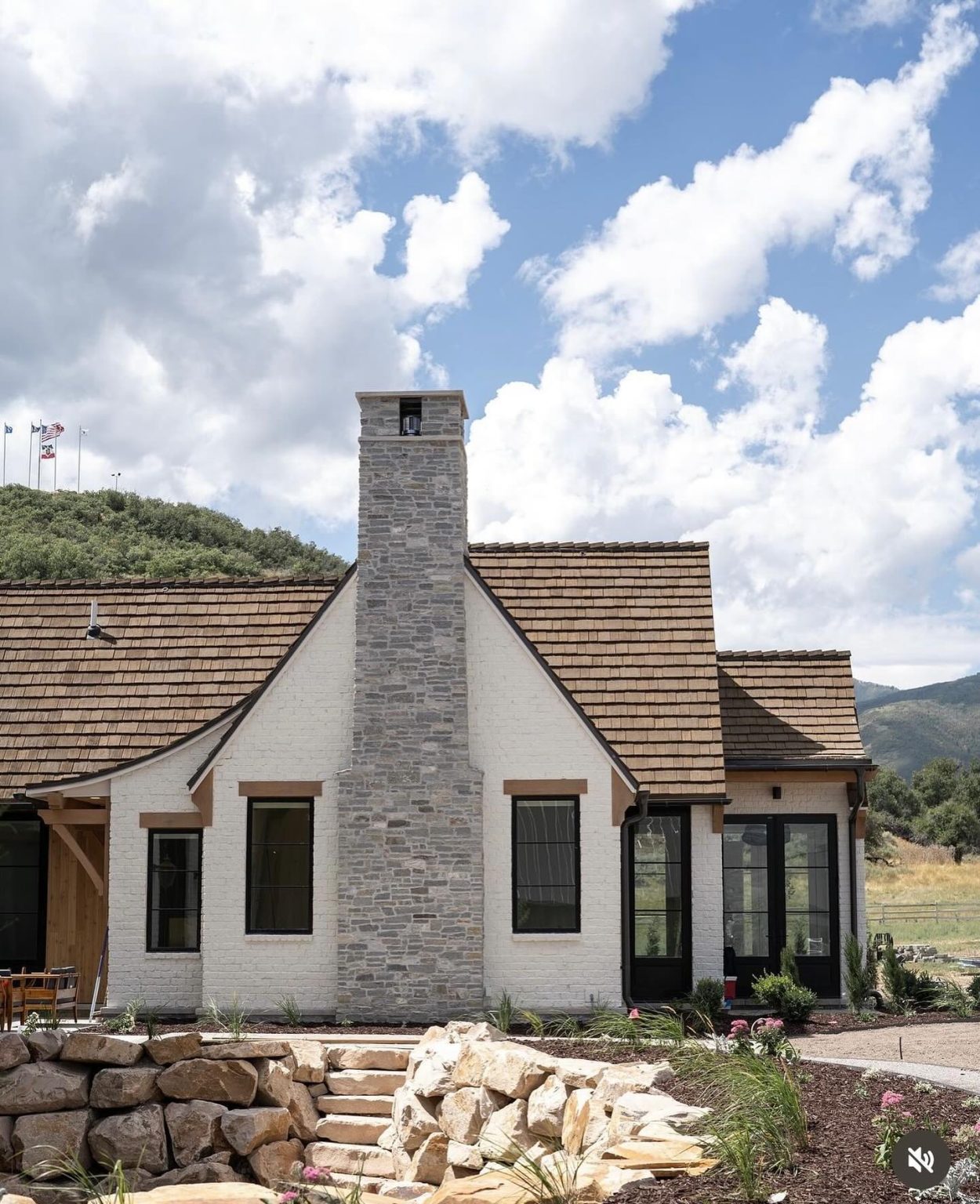 21 Stunning Cape Cod House Exterior Ideas to Enhance Curb Appeal and ...