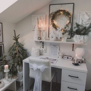 25 Christmas Office Decorations to Transform Your Workspace into a ...