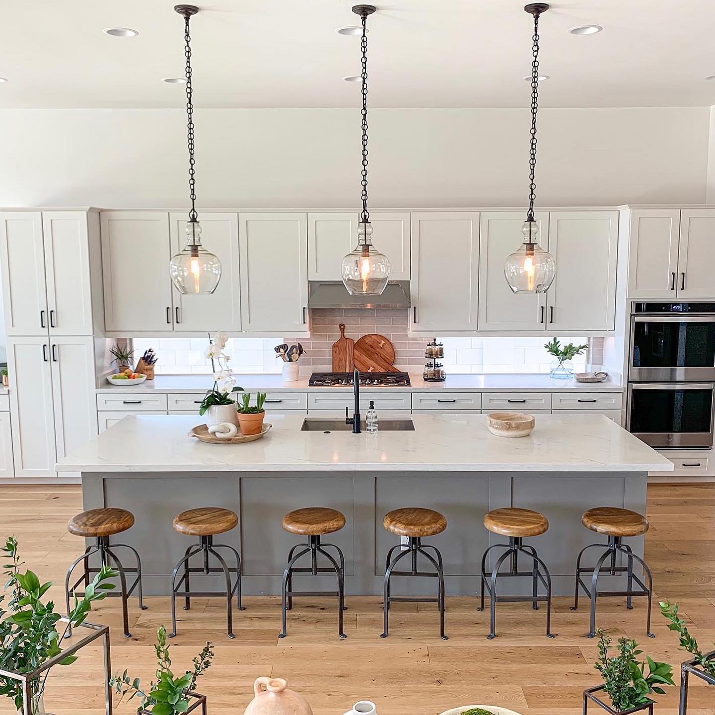 30 Modern Farmhouse Kitchens That Perfectly Blend Rustic Charm and ...