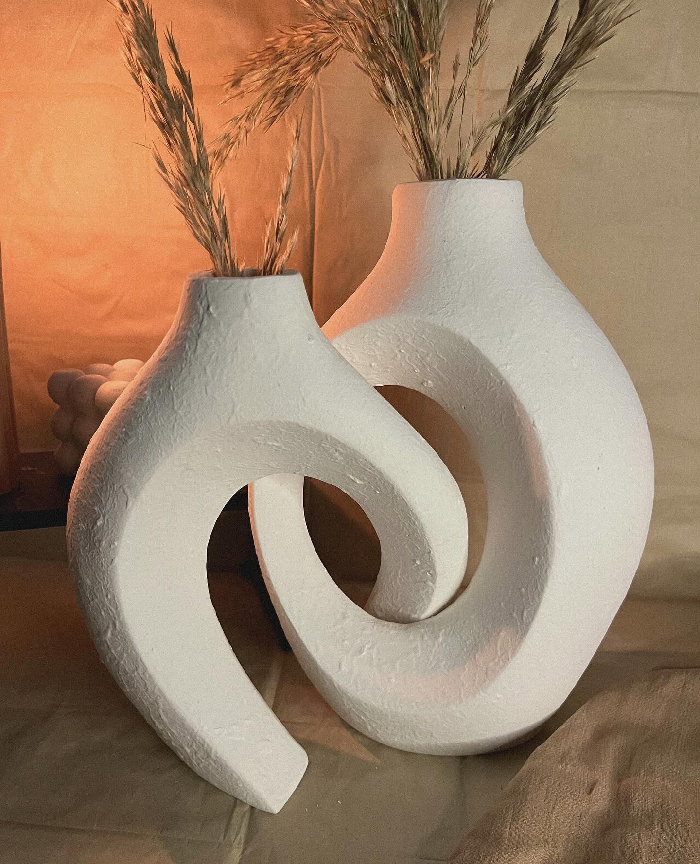 30 Vase Decorating Ideas to Elevate Your Home Décor - placeideal.com