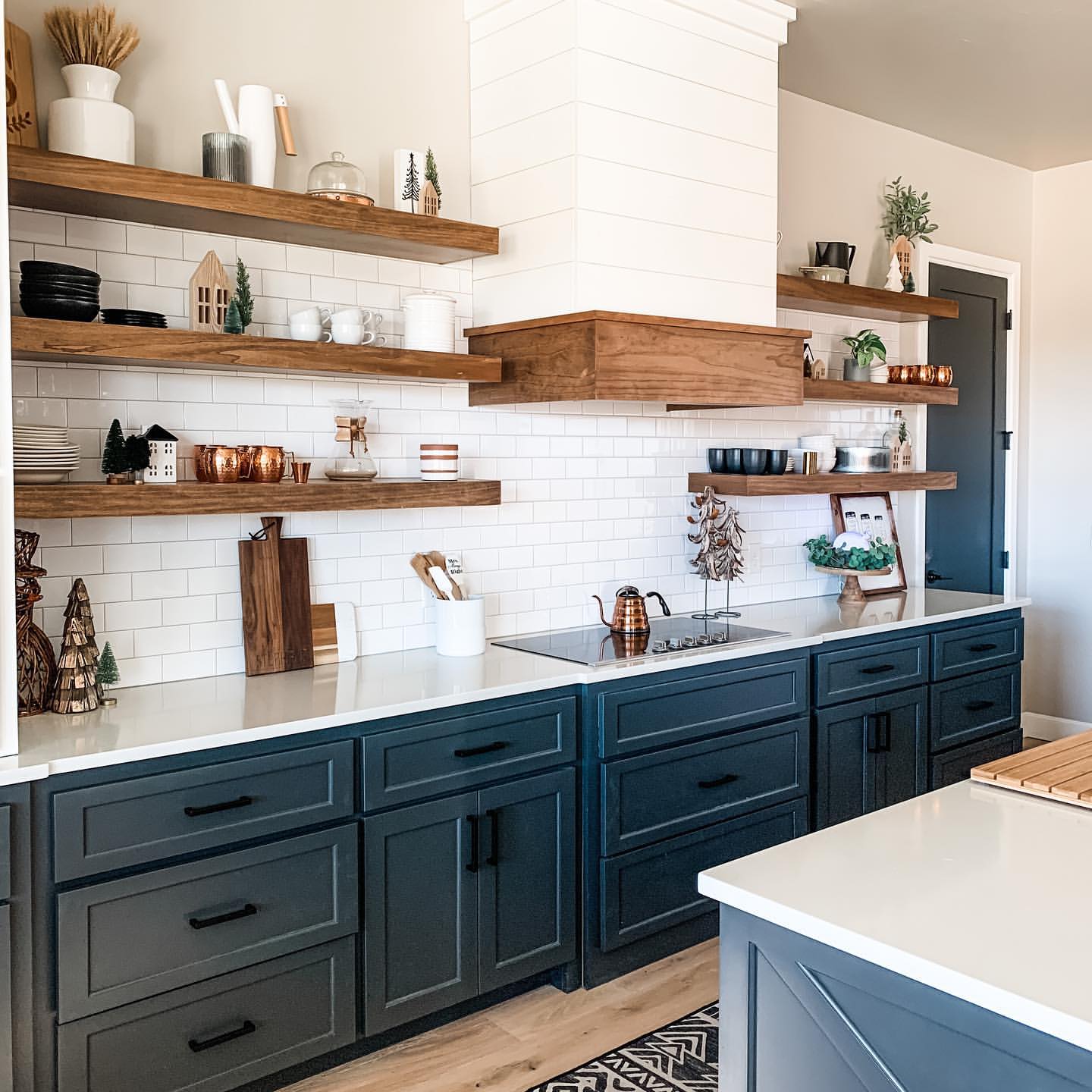 30 Modern Farmhouse Kitchens That Perfectly Blend Rustic Charm and ...