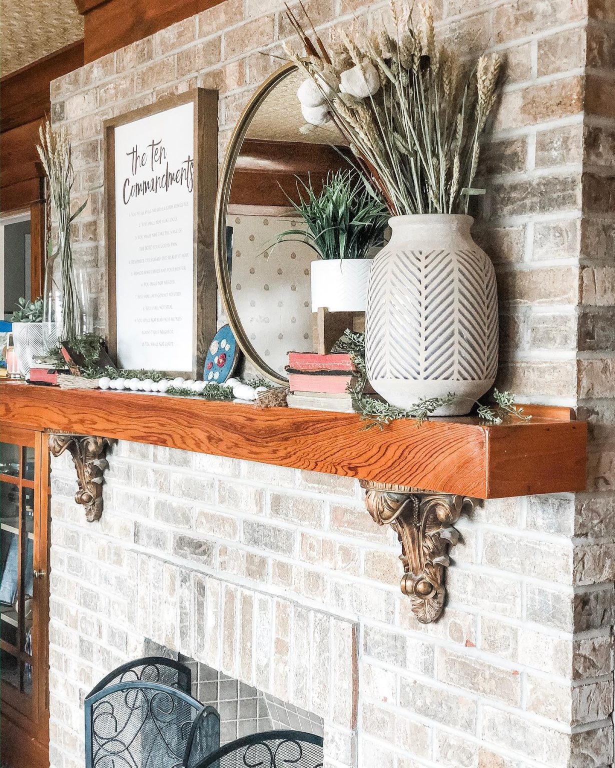 25 Mantle Decorating Ideas to Transform Your Fireplace for Every Season ...