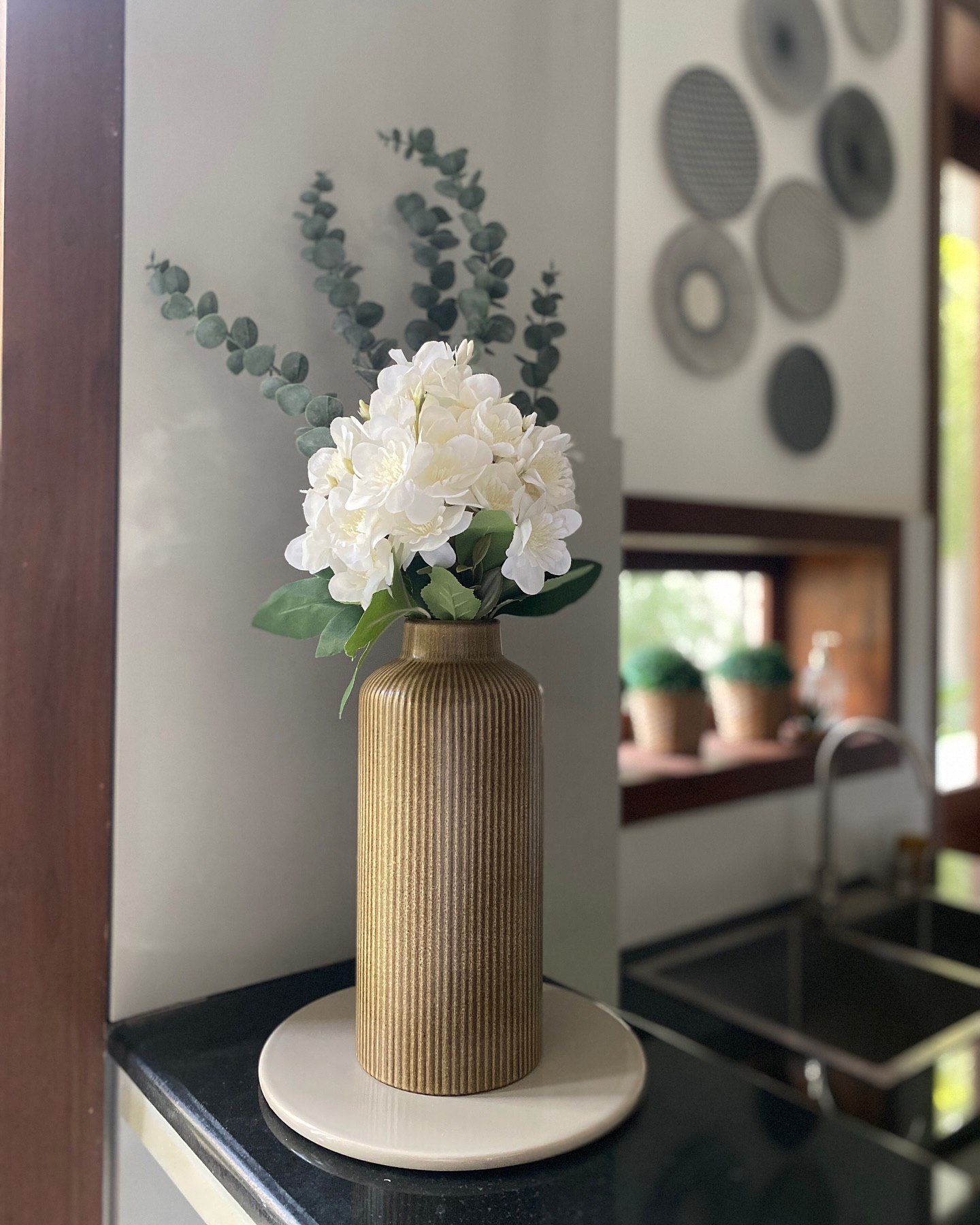 30 Vase Decorating Ideas to Elevate Your Home Décor - placeideal.com
