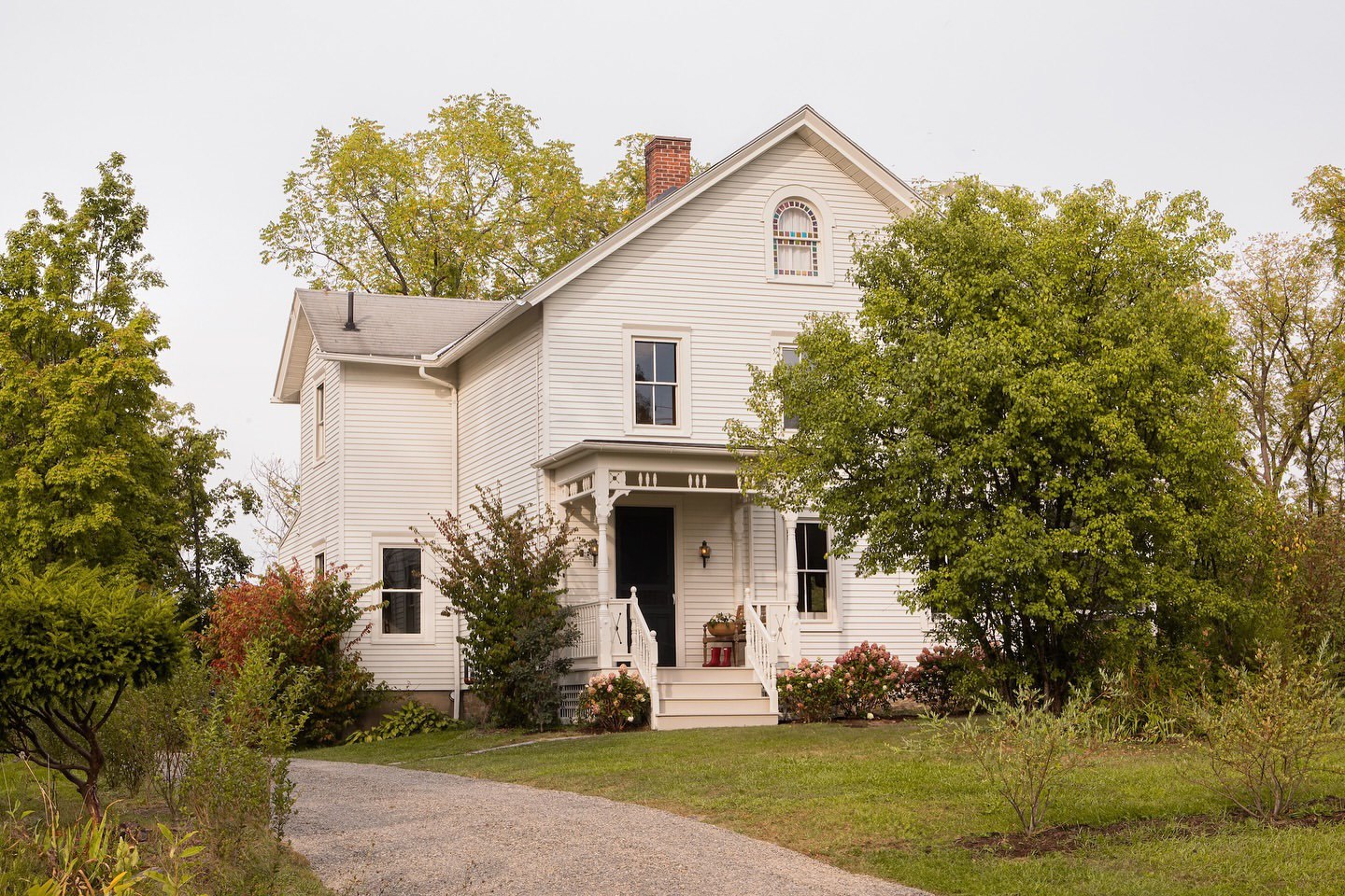 25 Cottage House Exterior Ideas to Inspire Your Next Charming Home ...