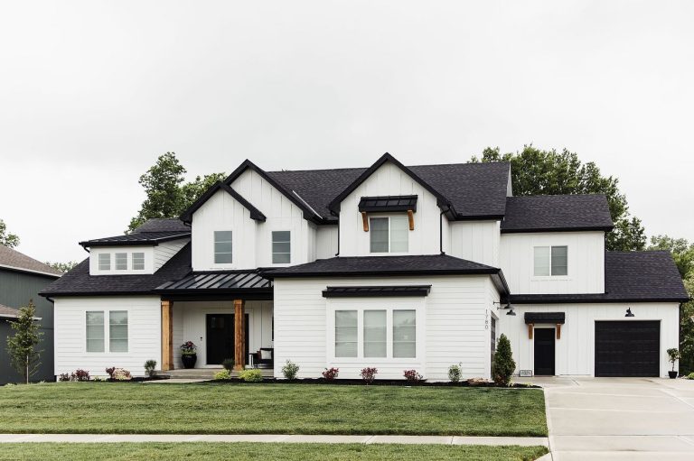35 White House Exterior Ideas: Stunning Designs with Wood Accents ...