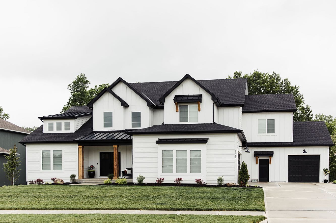 35 White House Exterior Ideas: Stunning Designs with Wood Accents ...