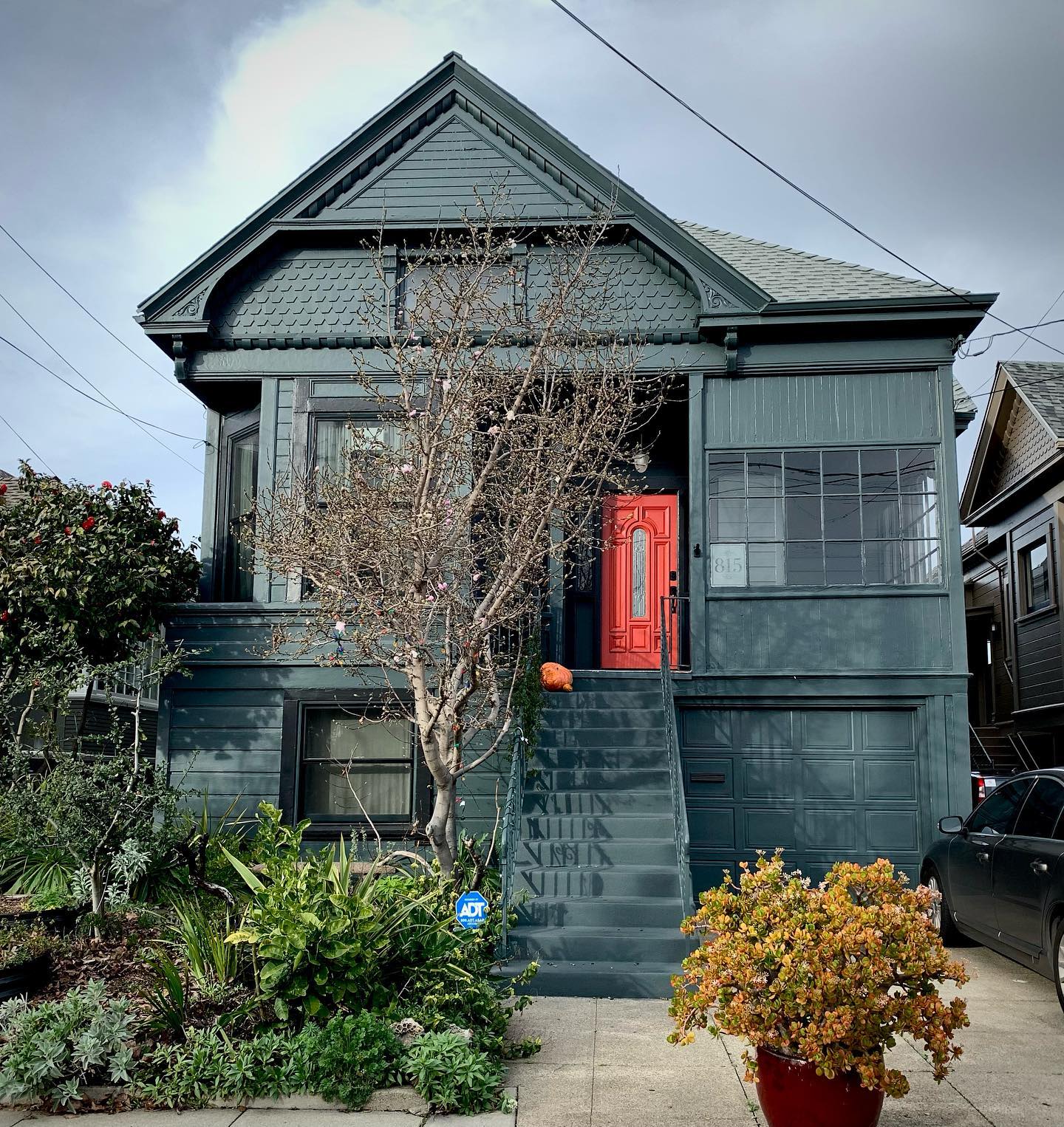 22 Stunning Dark Exterior House Colors That Will Elevate Your Home’s ...