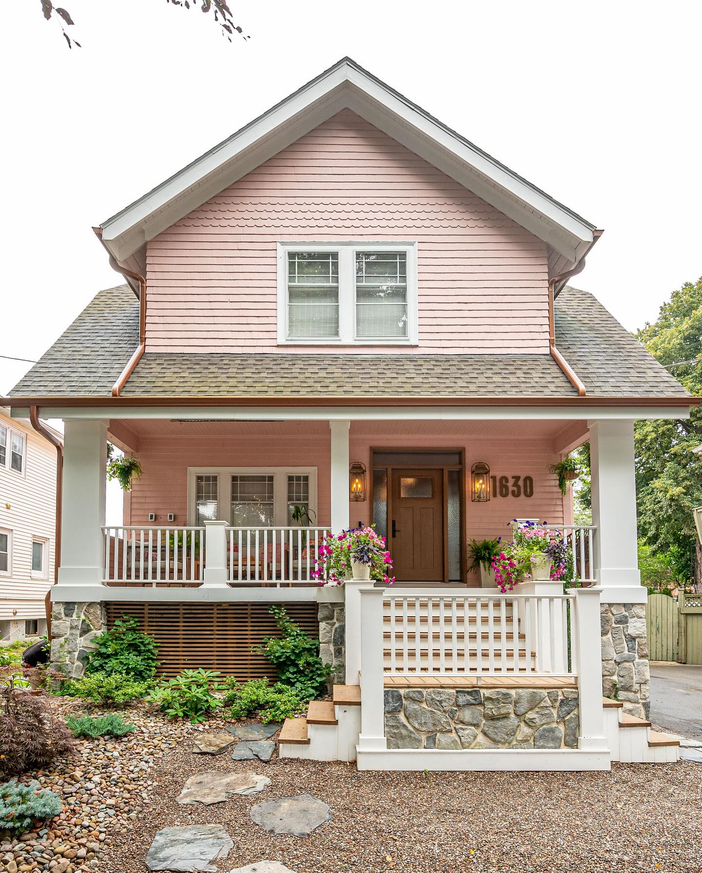 25 Cottage House Exterior Ideas to Inspire Your Next Charming Home ...
