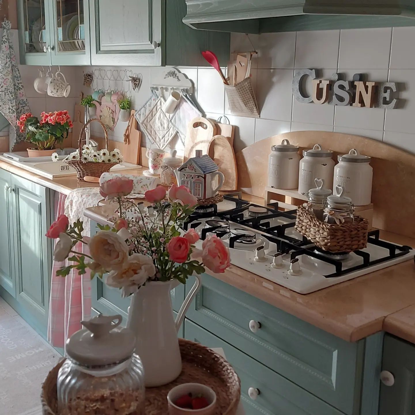 35 Kitchen Counter Decor Ideas: Simple, Modern, and Minimalist Designs ...