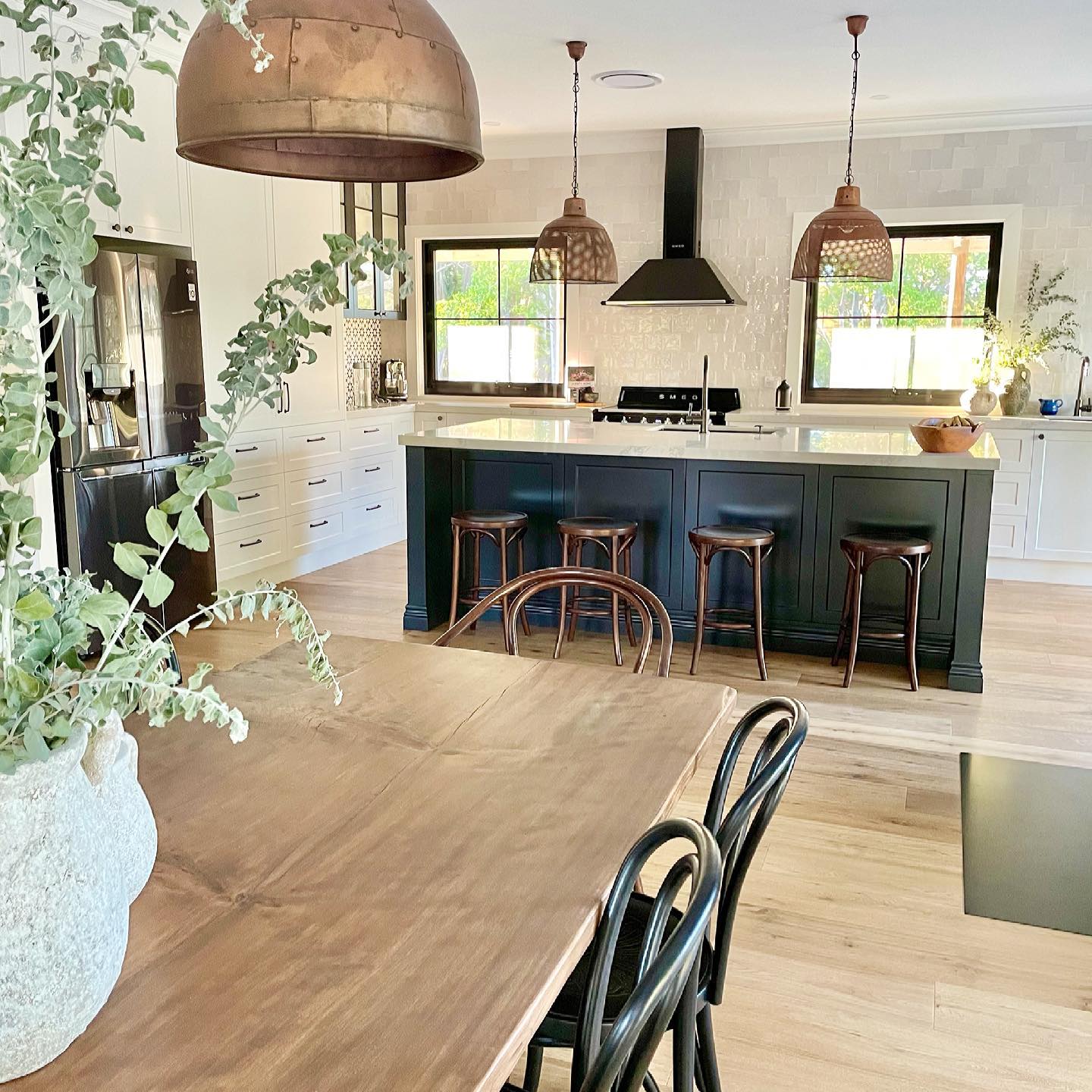 30 Modern Farmhouse Kitchens That Perfectly Blend Rustic Charm and ...