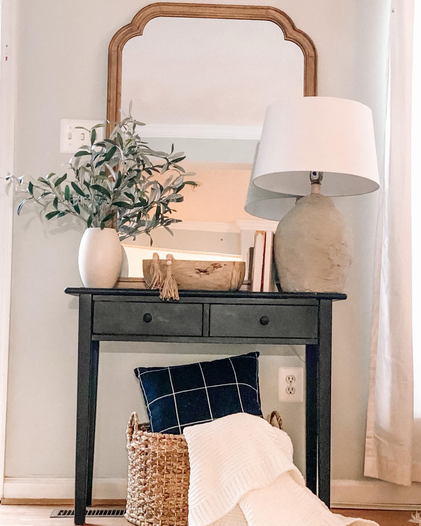 34 Stunning Entry Table Decor Ideas to Elevate Your Home's Style and ...