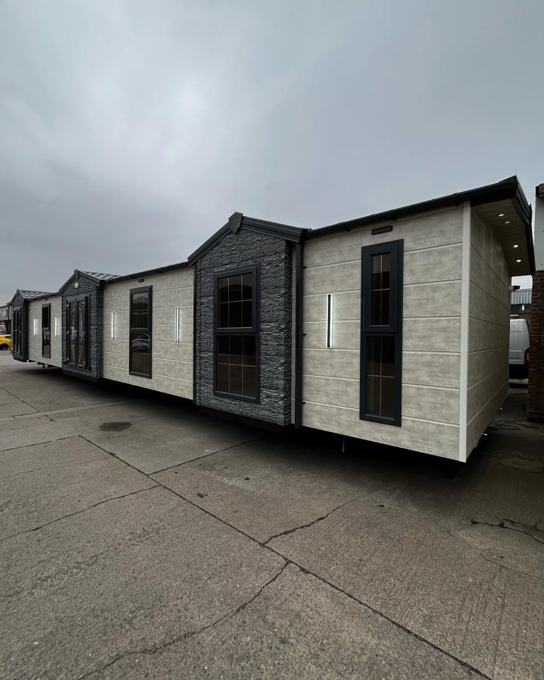 35 Stunning Mobile Home Exteriors to Boost Your Curb Appeal and Style ...