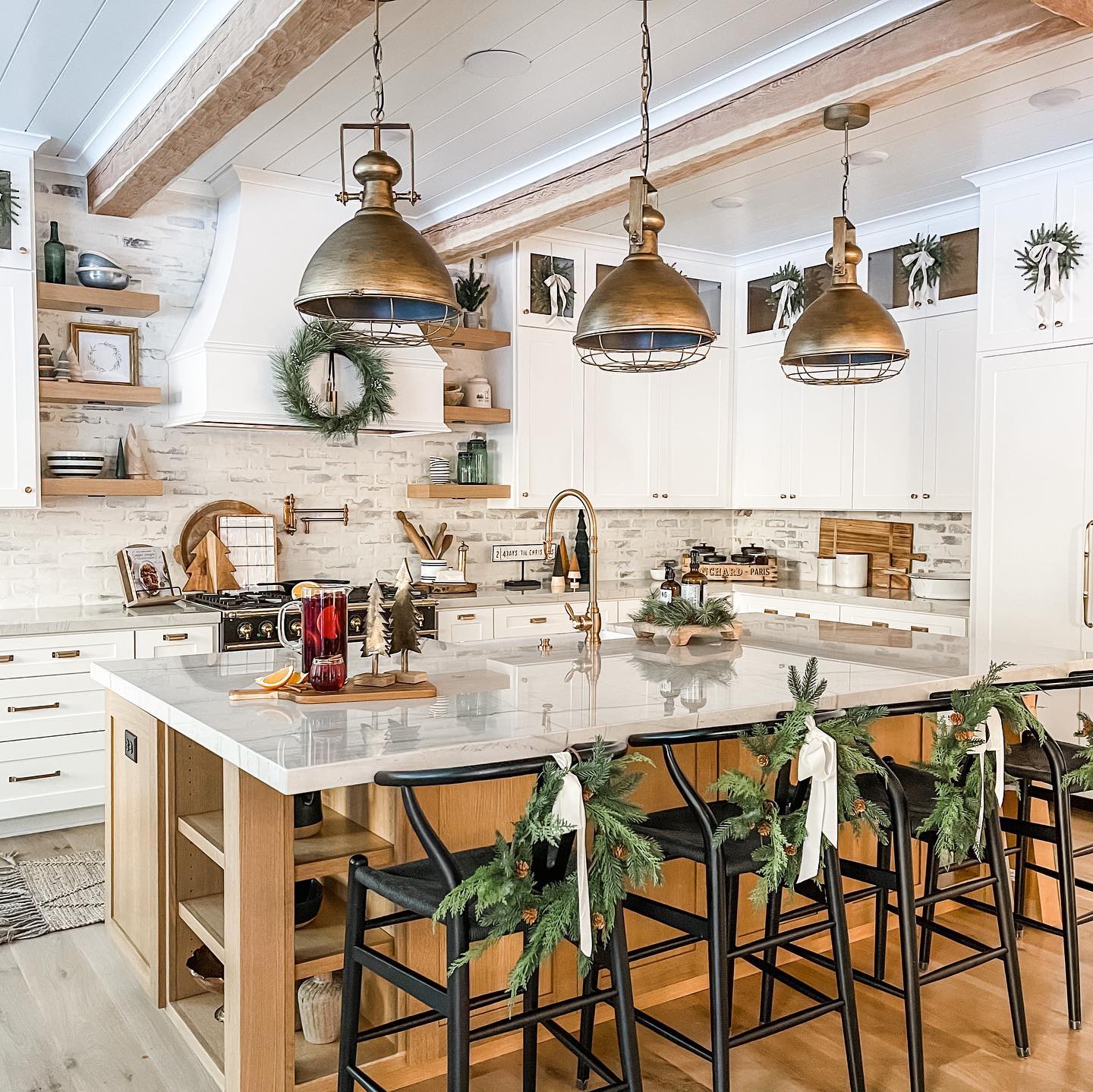 30 Modern Farmhouse Kitchens That Perfectly Blend Rustic Charm and ...