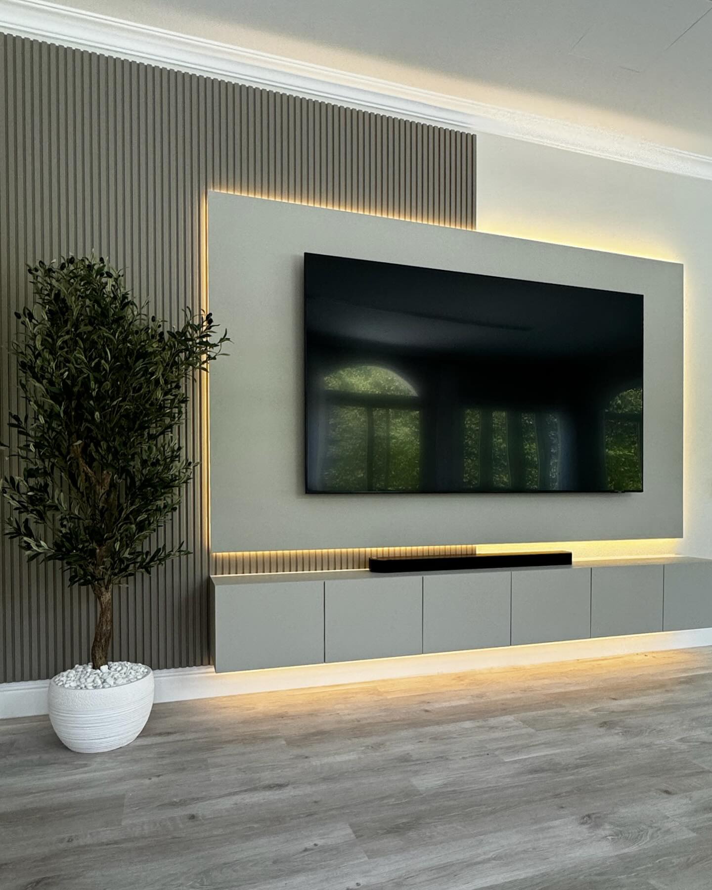 25 TV Console Decorating Ideas to Elevate Your Living Room with Modern ...