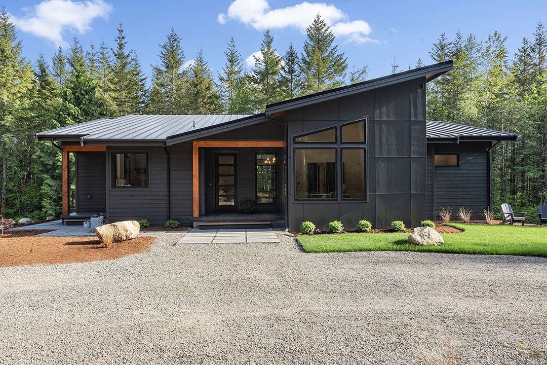 22 Stunning Dark Exterior House Colors That Will Elevate Your Home’s ...
