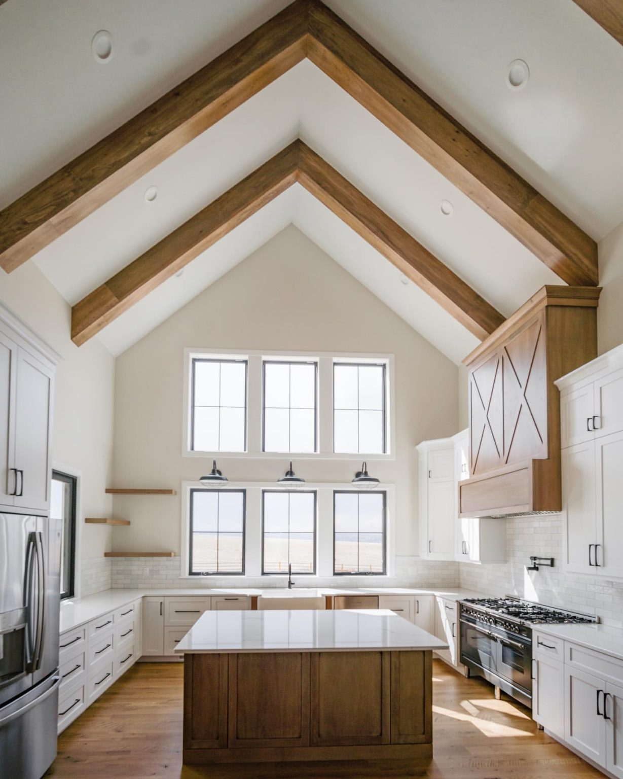 30 Modern Farmhouse Kitchens That Perfectly Blend Rustic Charm and ...