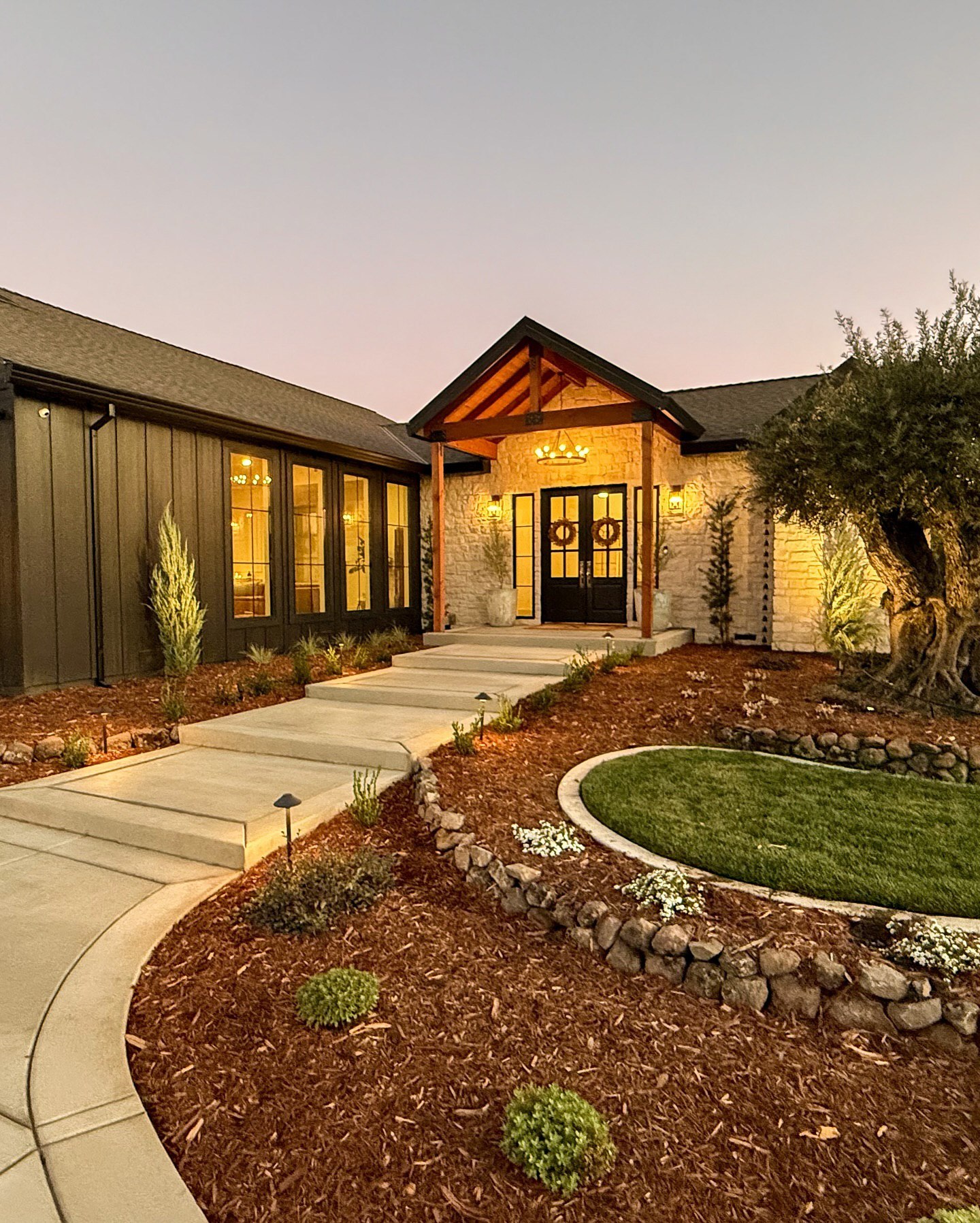 25 Cottage House Exterior Ideas to Inspire Your Next Charming Home ...