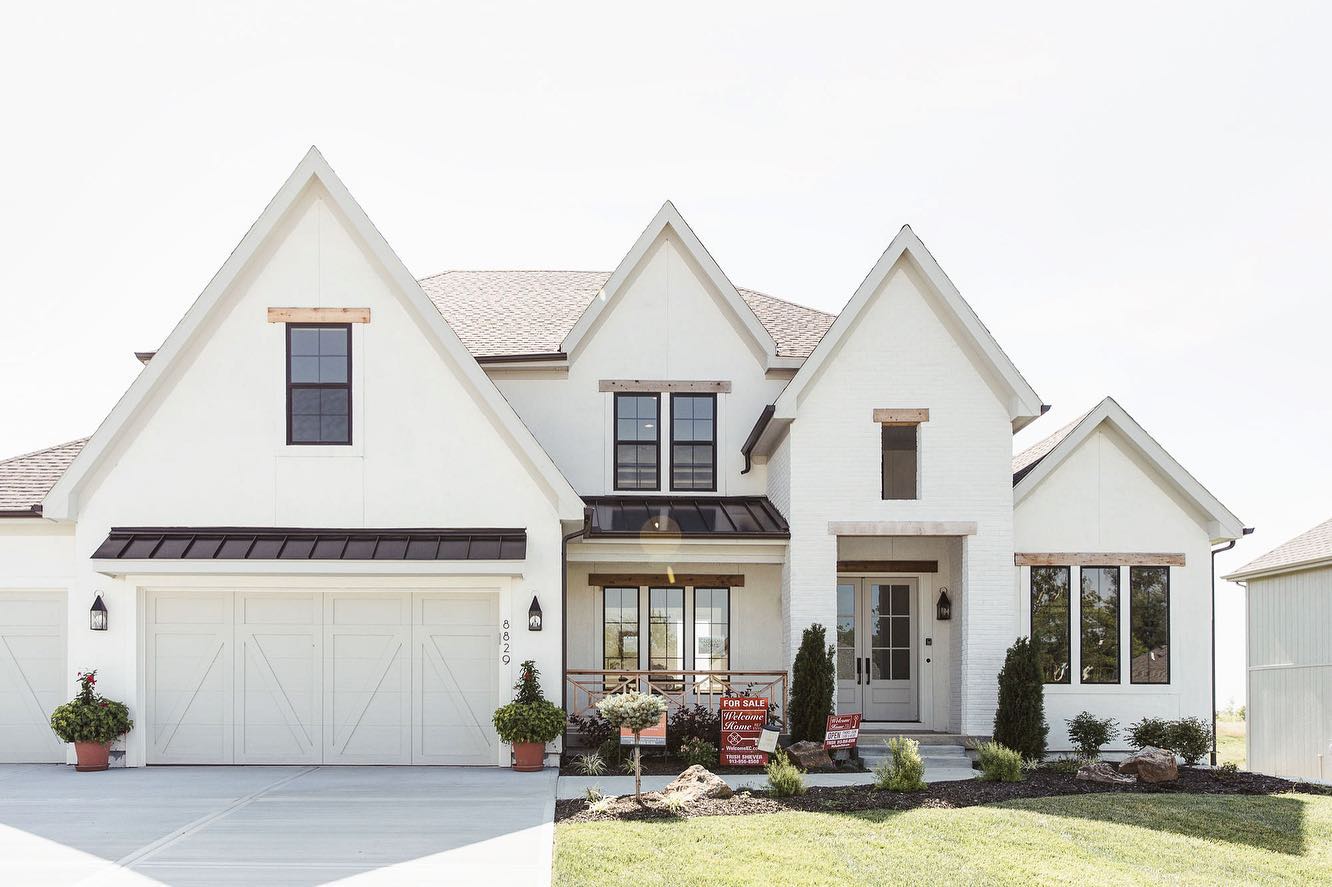 35 White House Exterior Ideas: Stunning Designs with Wood Accents ...