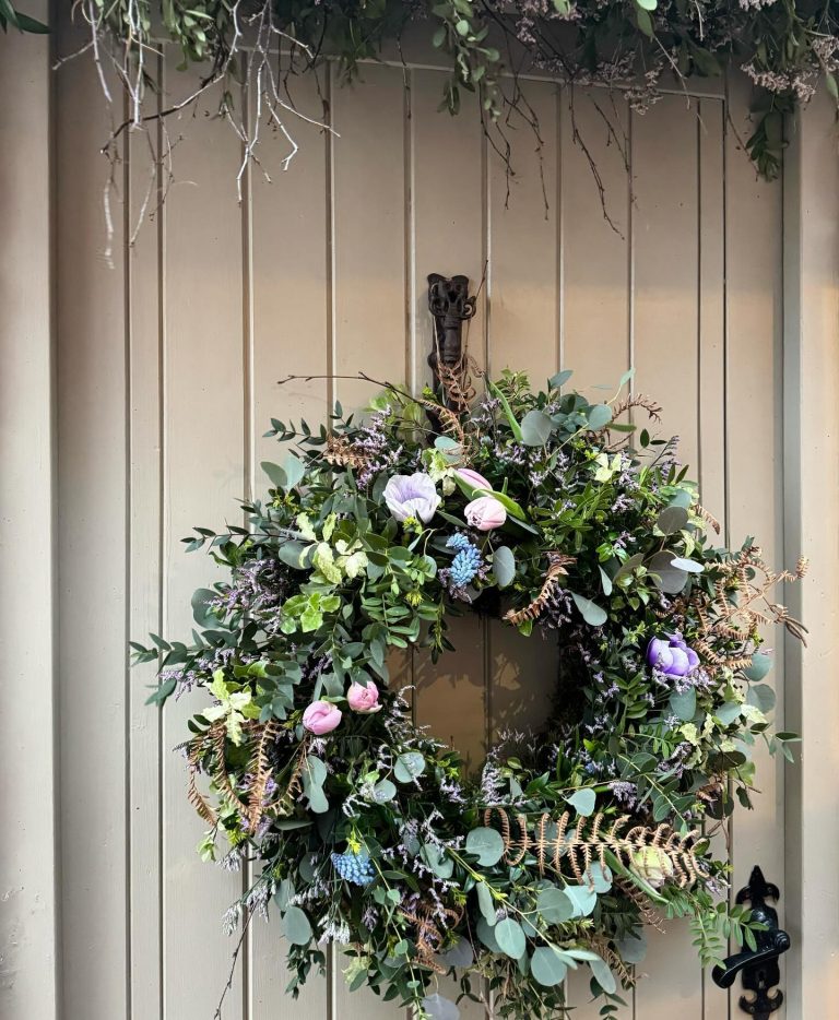 25 Fresh Spring Door Decoration Ideas to Welcome the Season in Style ...