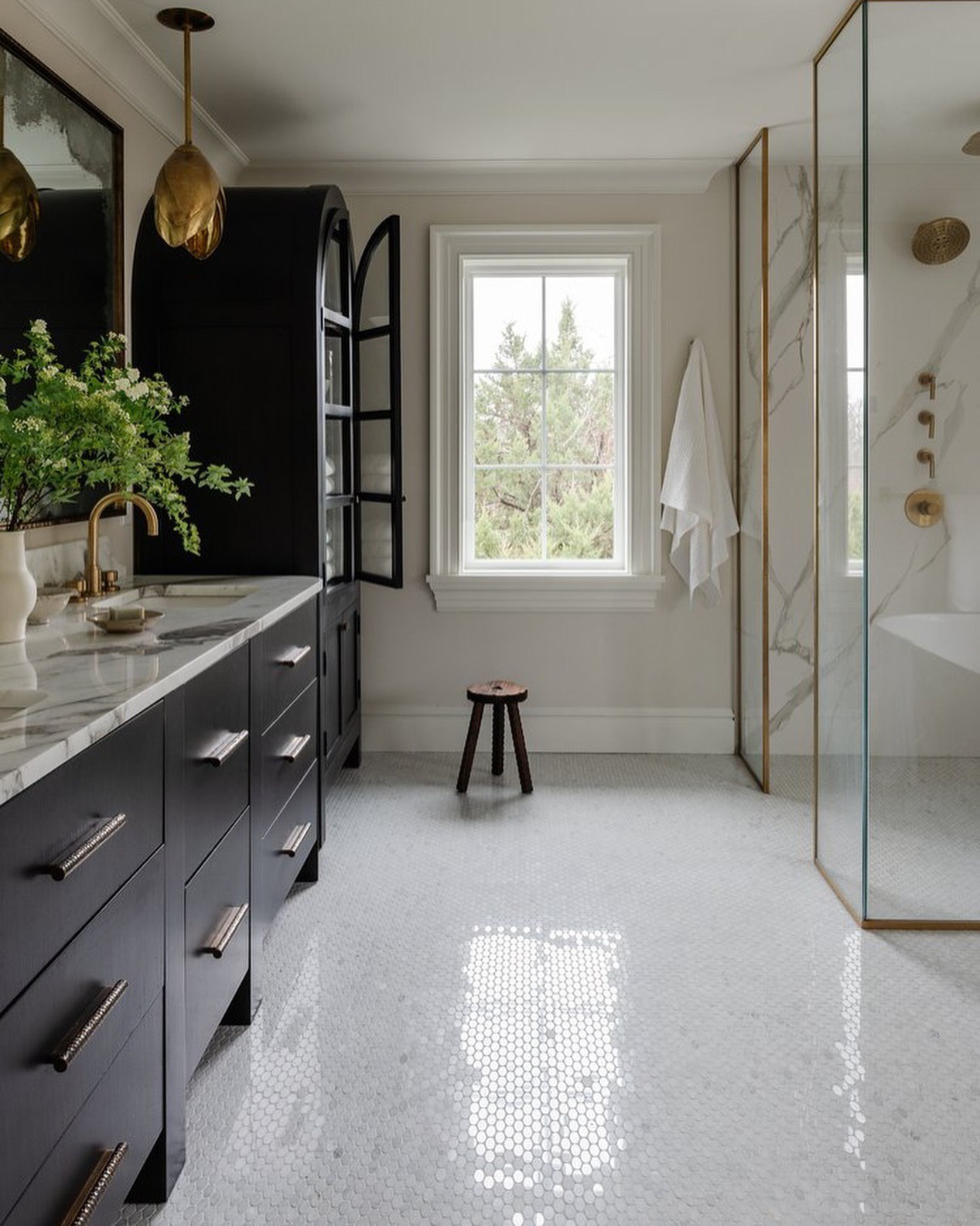 30 Bathroom Floor Tile Ideas: From Modern Elegance to Timeless Patterns ...