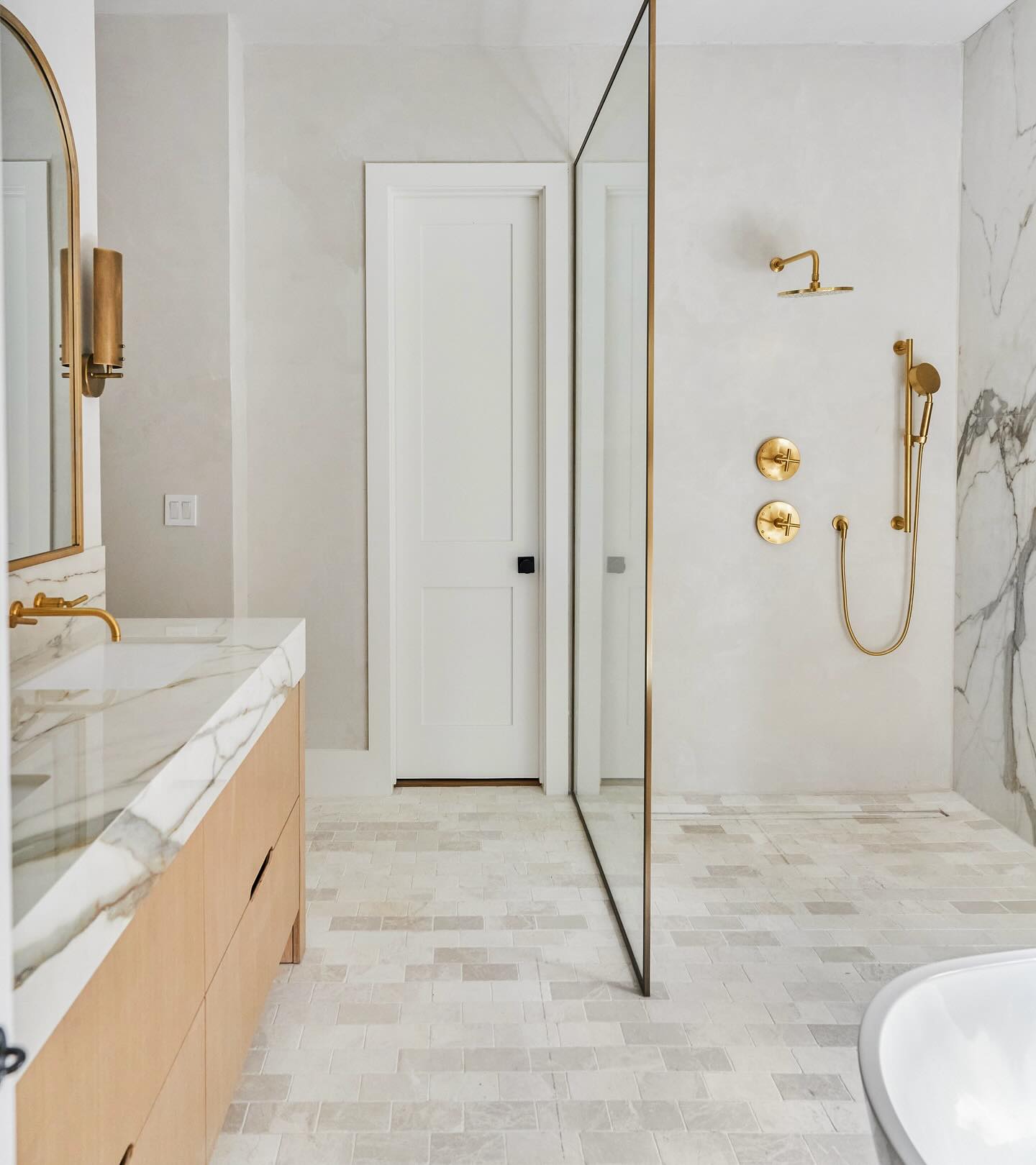 30 Bathroom Floor Tile Ideas: From Modern Elegance to Timeless Patterns ...