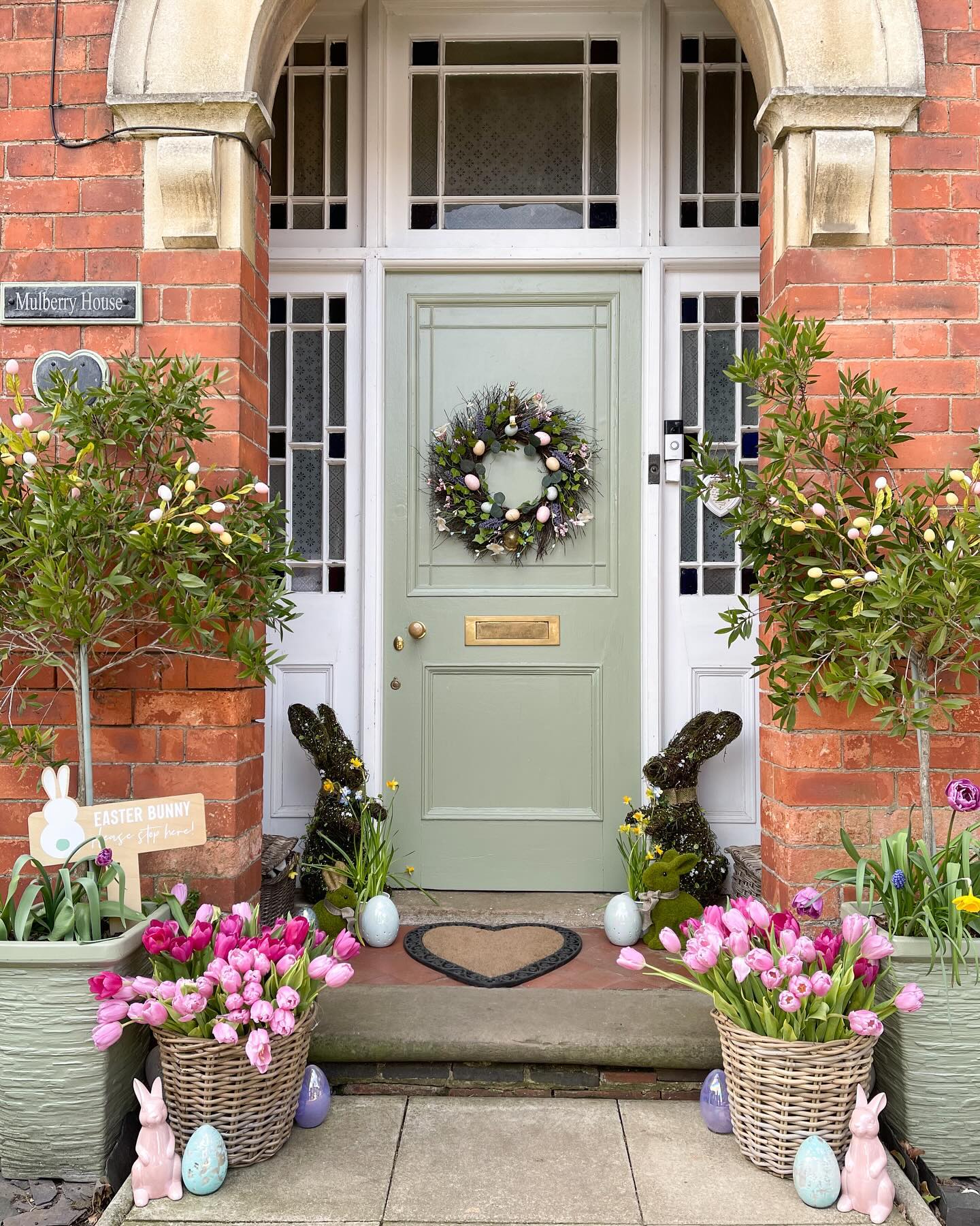 25 Fresh Spring Door Decoration Ideas to Welcome the Season in Style ...