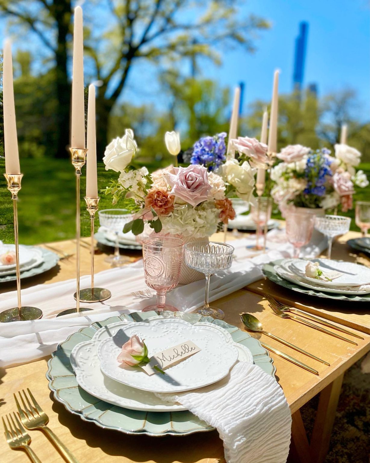 25 Garden Party Tablescapes to Transform Your Outdoor Space into a ...