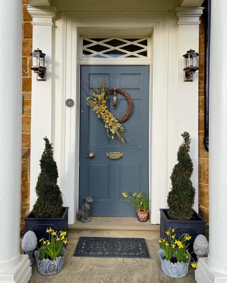 25 Fresh Spring Door Decoration Ideas to Welcome the Season in Style ...