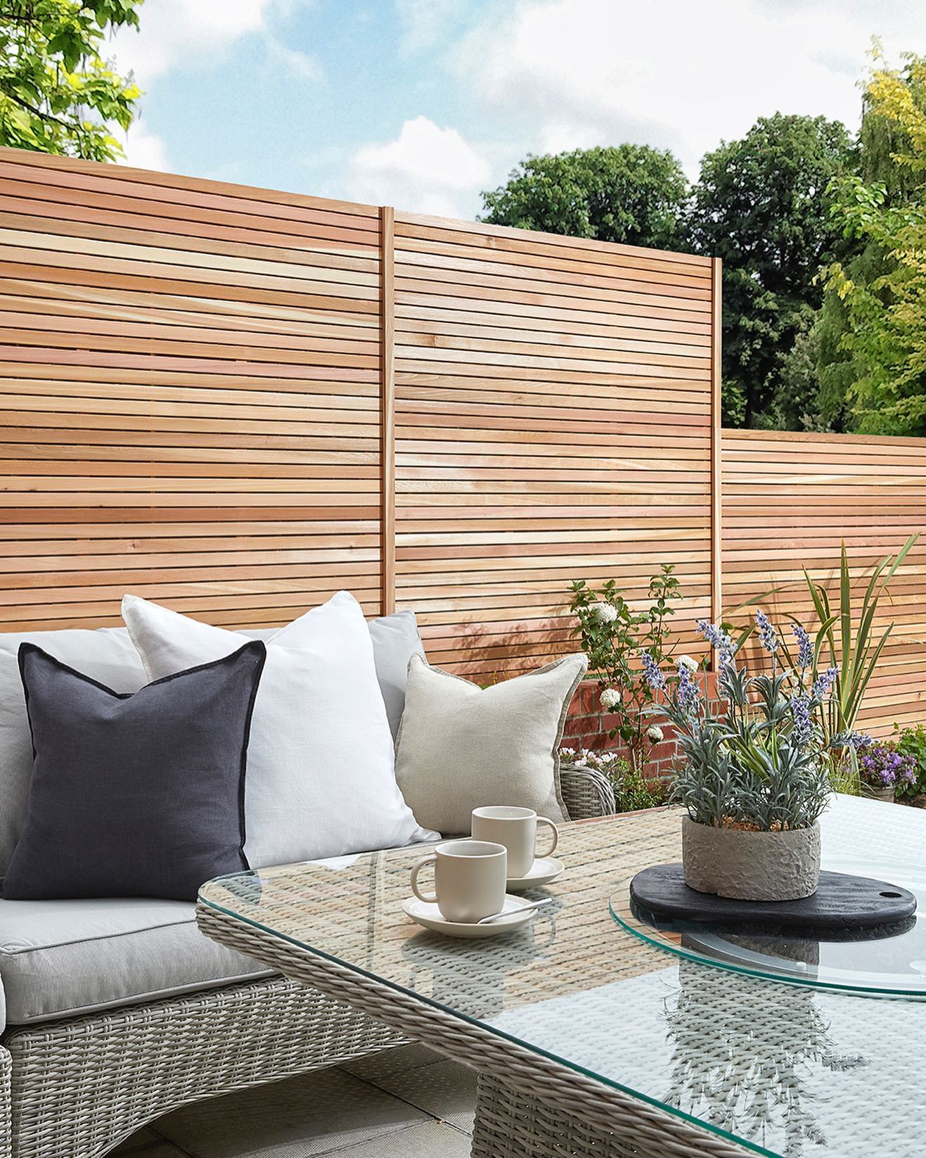 25 Garden Fence Ideas That Transform Your Outdoor Space with Style and ...