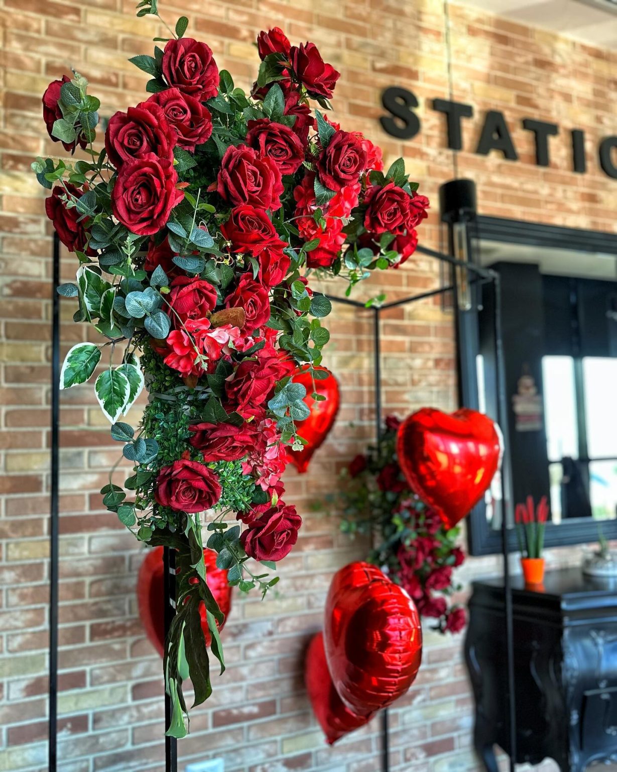 30 Valentine’s Day Decor Ideas to Fill Your Space with Love and Romance ...