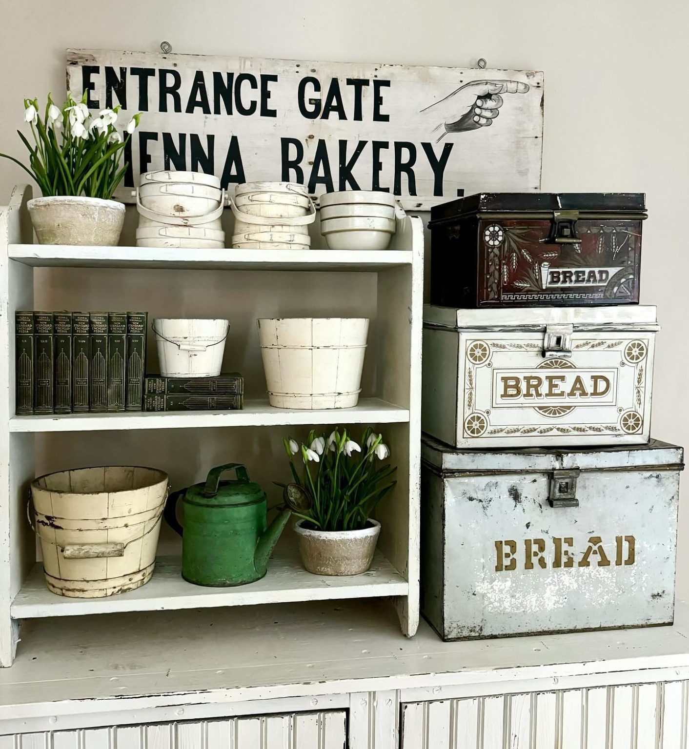 35 Vintage Spring Decor Ideas to Bring Timeless Charm and Freshness to ...